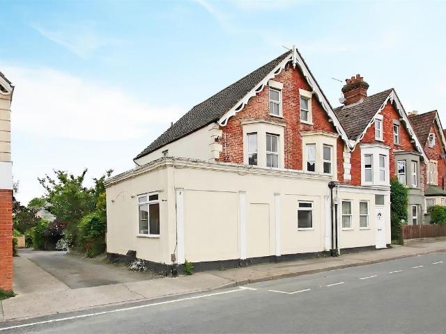 Estcourt Road, Salisbury SP1, 2 bed maisonette to rent, £1,050 pcm | PrimeLocation