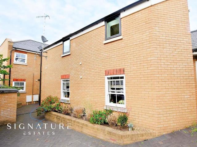 Estcourt Road, Watford WD17, 1 bed maisonette to rent, £1,275 pcm | PrimeLocation