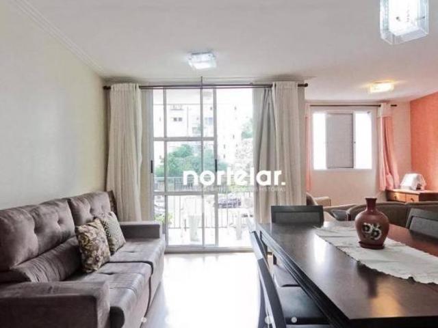 Este aconchegante apartamento de 70m² possui planta original de 3 dormitórios, atualmente configurad