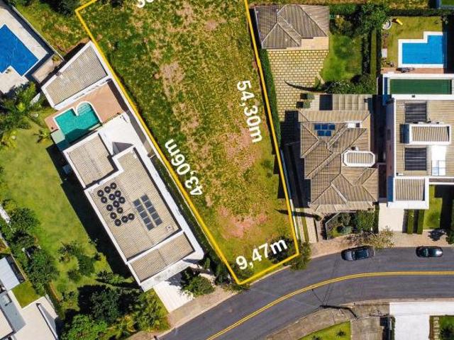 Este é o maior terreno disponível no condomínio campos do conde a venda