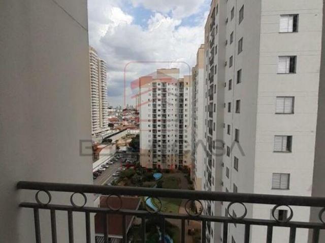 Este encantador apartamento de 50 m² o lado do Metrô