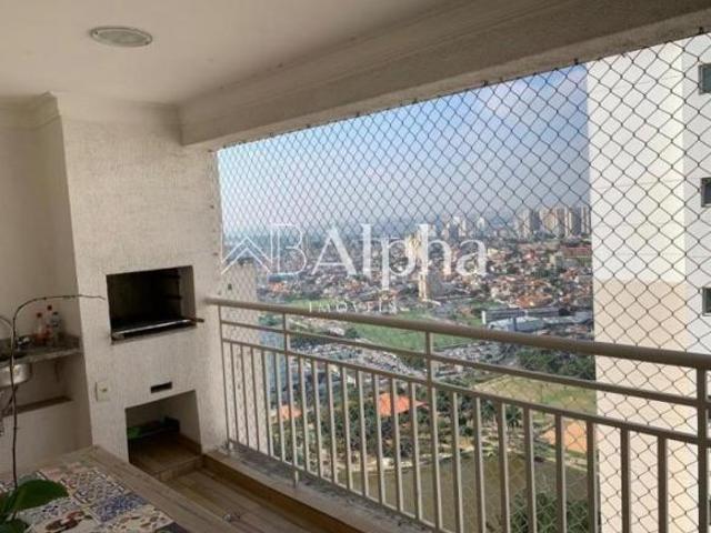 Este espaçoso apartamento de 105 metros quadrados está localizado em condomínio Parque Barueri