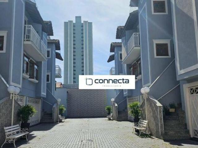Este imóvel em condominio fechado de casas passou por uma reforma completa e reúne elegância, confor