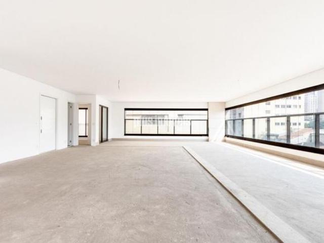 Este luxuoso apartamento está à venda por um ótimo preço!