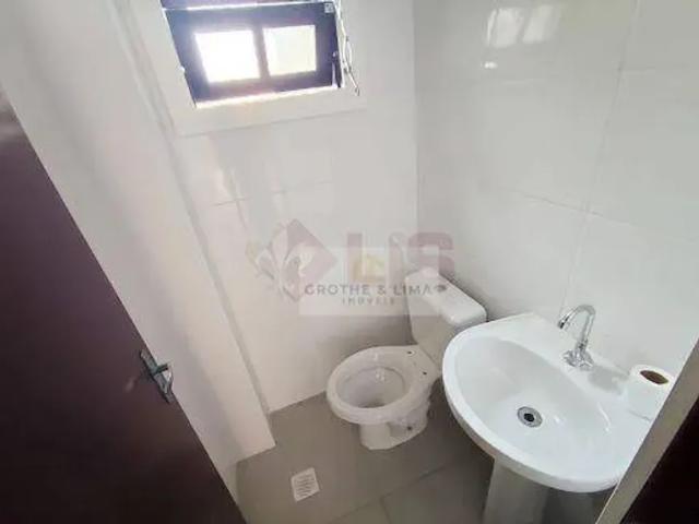 Este sobrado MOBILIADO, em Caraguatatuba, é perfeito para acomodar sua família com muito espaço e pr