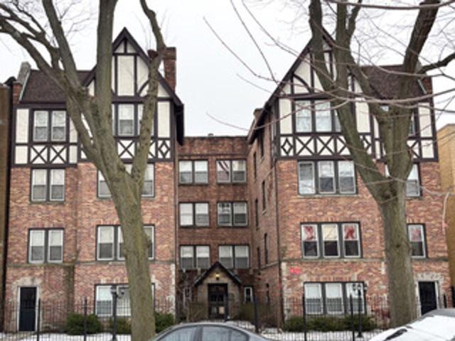 Estes Villas 2 Bedroom Apartment for Rent at 2641 W Estes Ave, Chicago, IL 60645 West Ridge