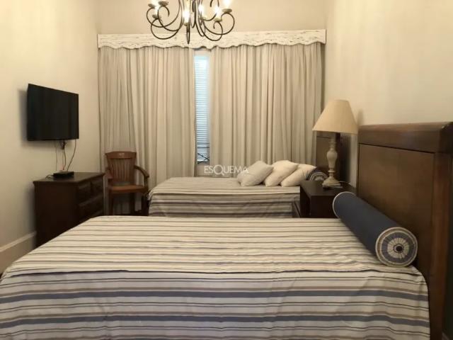 Estilo colonial em terreno bem aproveitado