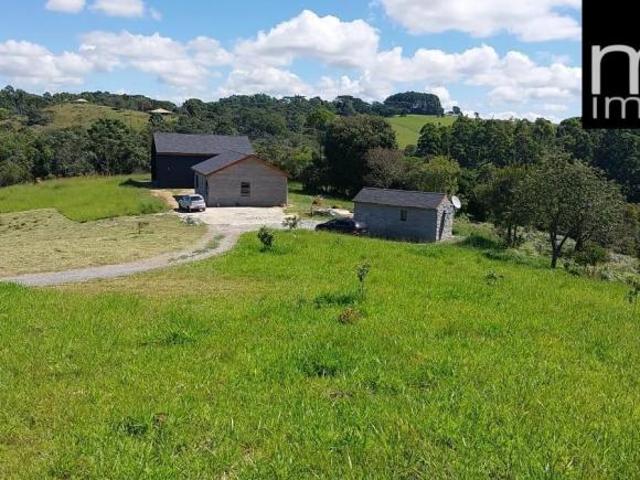 Estilo Rústico Moderno, Local Reservado, Próximo ao Asfalto com Vista Maravilhosa das Montanhas