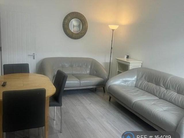 Eston Street, Manchester, M13 4 bed terraced house to rent £2,476 pcm £571 pw