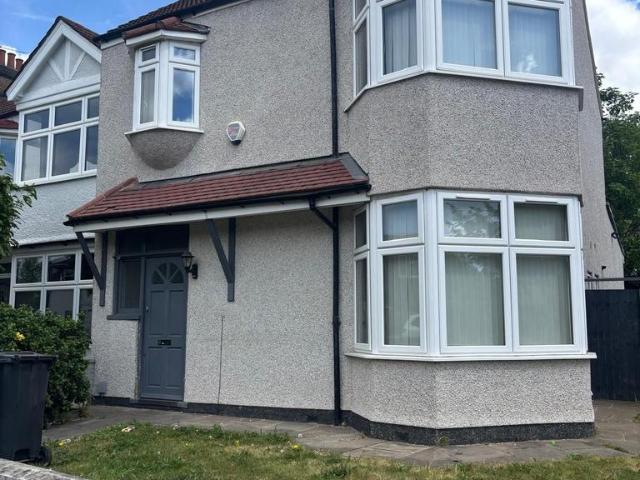 Estreham Road 5 bed apartment to rent £4,300 pcm £992 pw