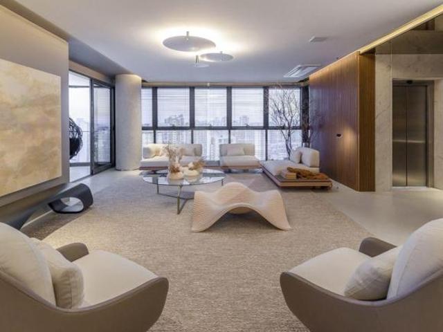 Epic Água Verde: Luxo e Exclusividade – 3 Suítes, 323m² com 4 Vagas e Vista Privilegiada”