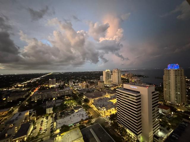 Epic downtown st Pete, wild views, 100% walk score