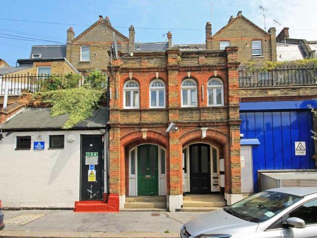 Epirus Mews, London SW6 1 bed flat to rent £2,200 pcm £508 pw