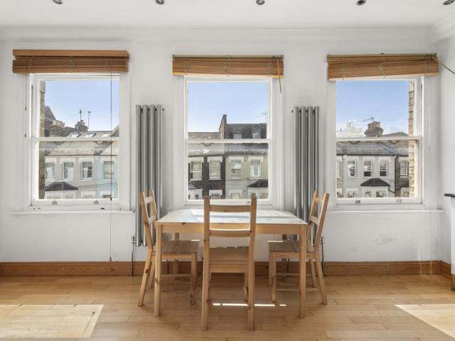 Epirus Road, London, SW6 2 bed apartment to rent £2,850 pcm £658 pw