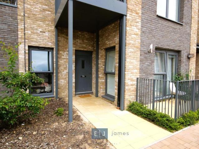 Epping Gate, Loughton IG10 2 bed apartment to rent £2,100 pcm £485 pw