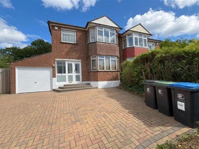 Epping New Road, Buckhurst Hill, IG9 3 bed semi detached house to rent £2,395 pcm £553 pw