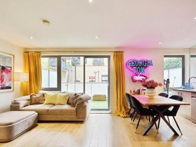 Epstein Square, London, 2 Bedroom Flat