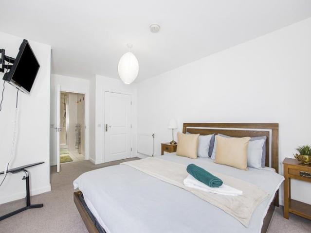 Epstein Square, London E14, Room to rent, £1,350 pcm | PrimeLocation