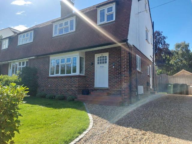Epsom 3 bed semi detached house to rent £2,700 pcm £623 pw