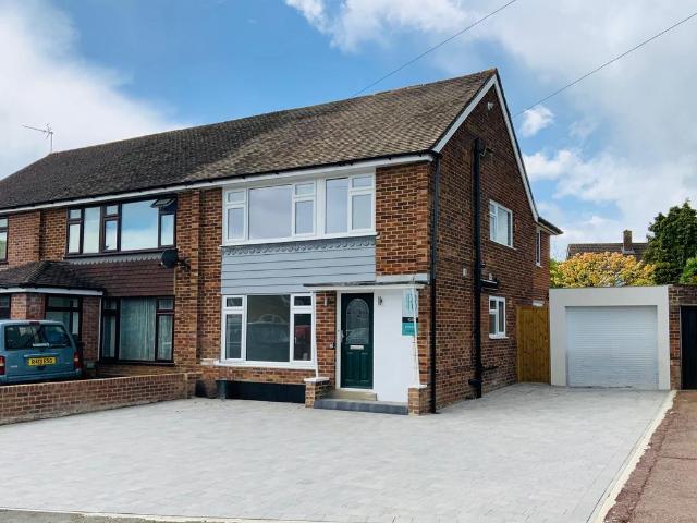 Epsom Close, West Malling, ME19 4 bed semi detached house to rent £2,495 pcm £576 pw