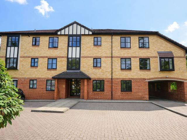 Epsom Road, Leatherhead KT22, 1 bed flat to rent, £1,175 pcm | PrimeLocation