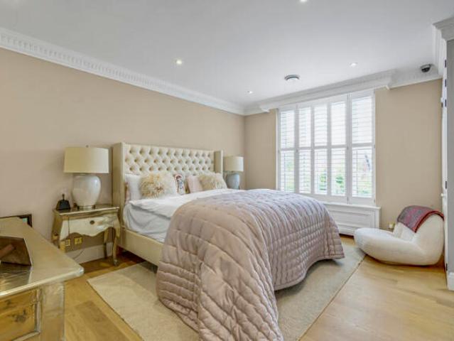 Equestrian facility for sale in Ferry House, Park Road, Old Isleworth, TW7