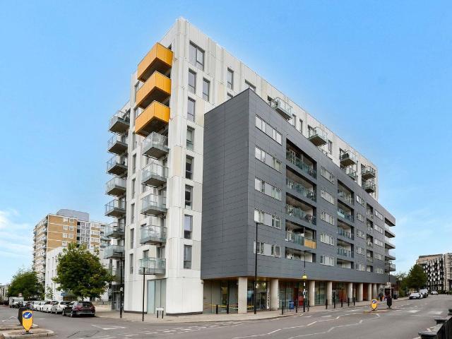 Equinox Square, London E14, 2 bed flat to rent, £2,200 pcm | PrimeLocation