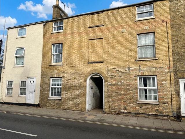 Ermine Street, Huntingdon, PE29 2 bed flat to rent £1,000 pcm £231 pw