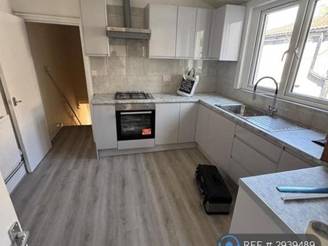 Ernald Avenue, London, E6 1 bed flat to rent £1,700 pcm £392 pw
