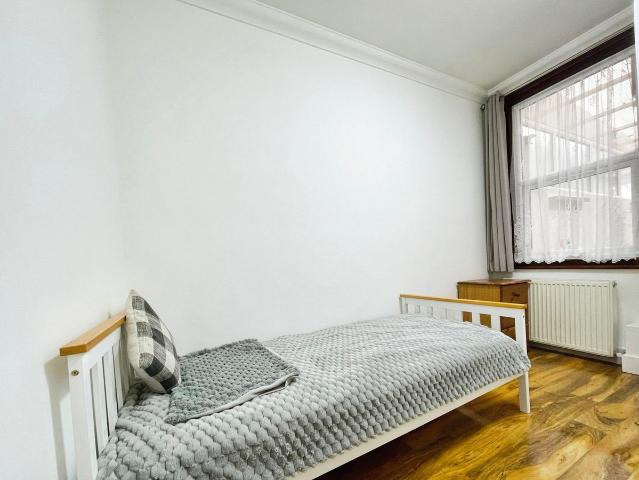 Ernald Avenue, London E6, Room to rent, £875 pcm | PrimeLocation