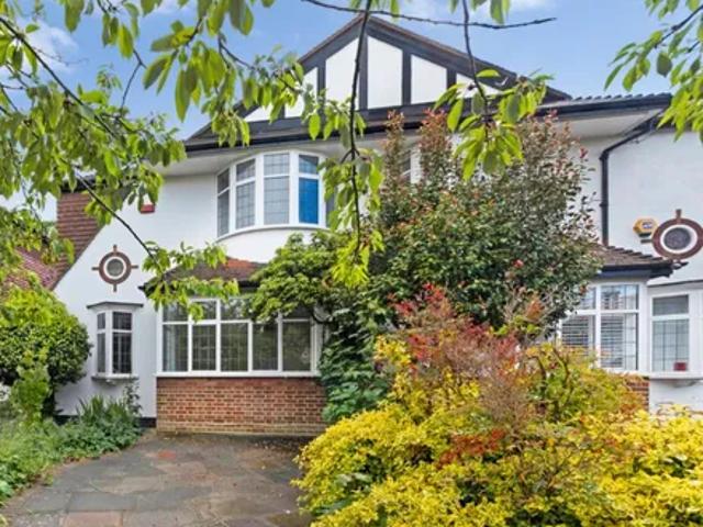 Ernest Grove, London, BR3 3HU, United Kingdom | 3 bed duplex for rent #167396892 | Rentberry