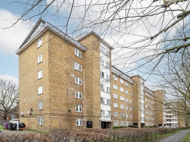 Ernest Street, Mile End, London, E1 3 bed flat to rent £3,000 pcm £692 pw