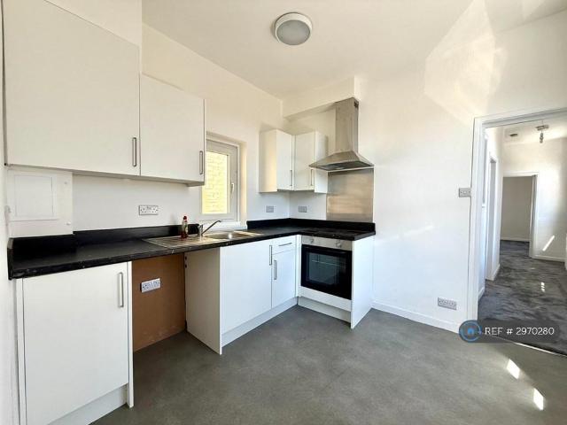 Ernest Road, Portsmouth, PO1 2 bed flat to rent £1,000 pcm £231 pw