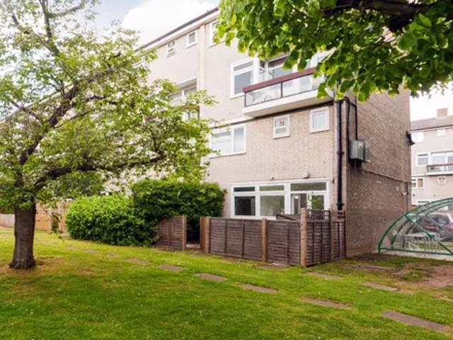 Ernshaw Place, London, SW15 2BT, United Kingdom | Room for rent #158379044 | Rentberry