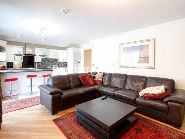 Erebus Drive, London SE28 2 bed apartment to rent £2,000 pcm £462 pw