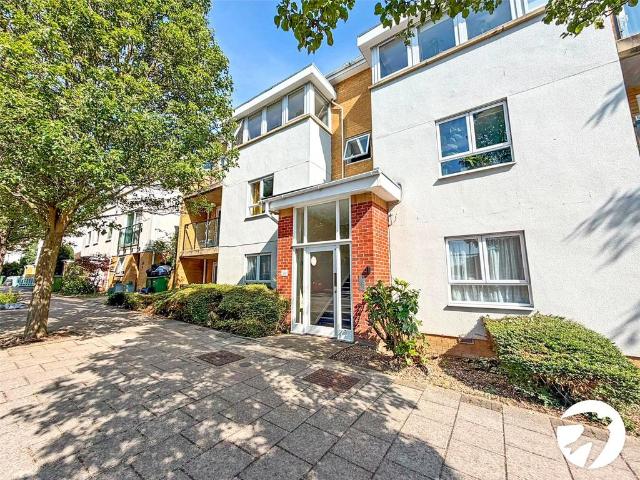 Erebus Drive, London, SE28 2 bed flat to rent £1,650 pcm £381 pw