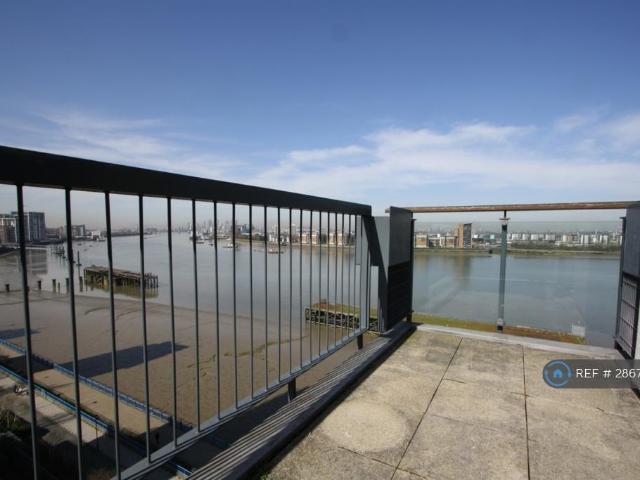 Erebus Drive, London, SE28 2 bed flat to rent £1,800 pcm £415 pw