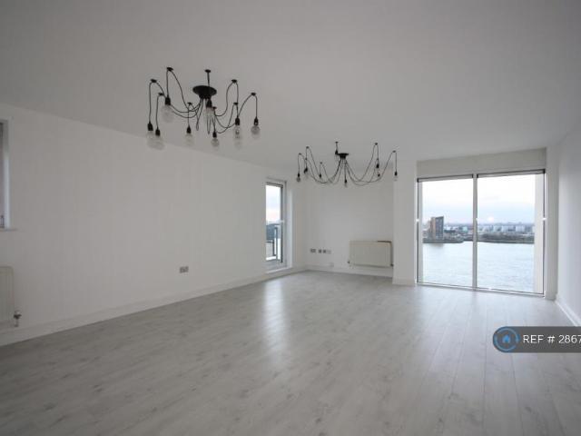 Erebus Drive, London, SE28 2 bed flat to rent £1,900 pcm £438 pw