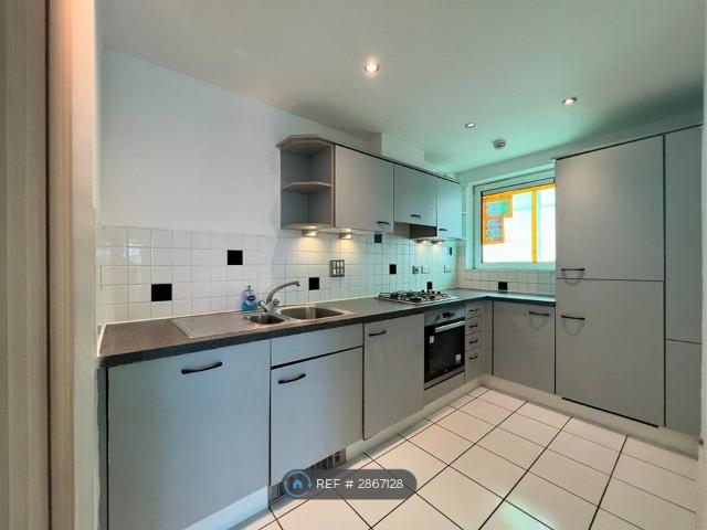 Erebus Drive, London SE28, 2 bed flat to rent, £1,750 pcm | PrimeLocation