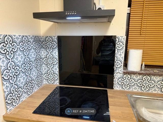 Eric Road, Chadwell Heath RM6, 1 bed flat to rent, £1,250 pcm | PrimeLocation