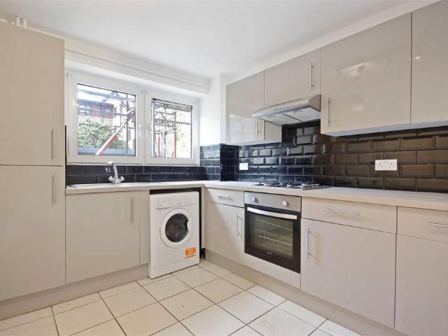 Eric Street, London, E3 3 bed apartment to rent £2,250 pcm £519 pw