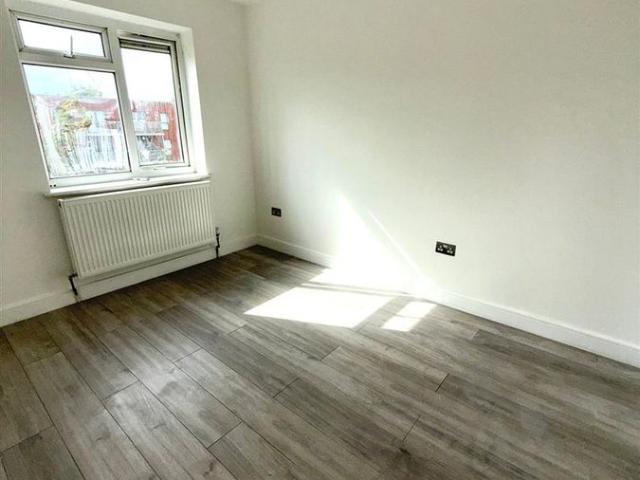 Eric Street, London E3, Room to rent, £900 pcm | PrimeLocation