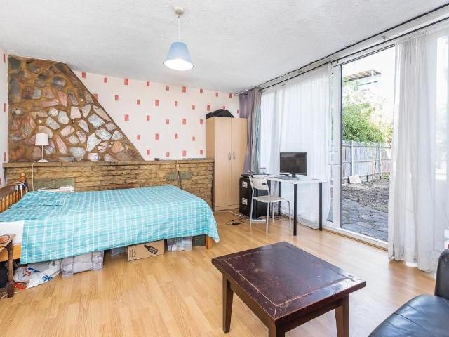 Eric Street, Mile End, London E3, 4 bed end terrace house to rent, £3,250 pcm | PrimeLocation