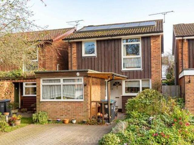 Erica Way, Copthorne, 3 Bedroom Detached