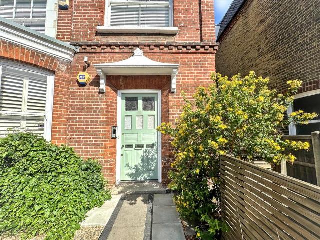 Erpingham Road, London, SW15 2 bed apartment to rent £2,500 pcm £577 pw
