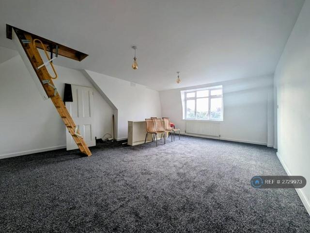 Erpingham Road, London, SW15 2 bed flat to rent £2,445 pcm £564 pw