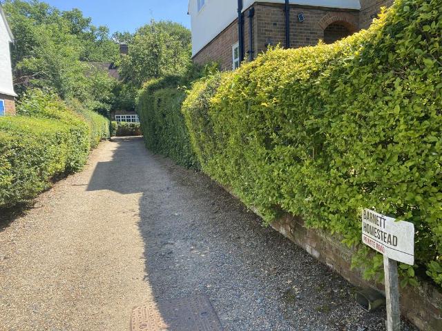 Erskine Hill, Hampstead Garden Suburb. 1 bed ground floor flat to rent £1,125 pcm £260 pw