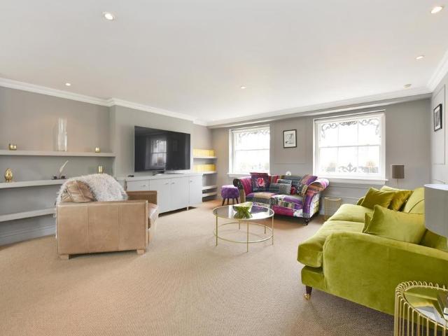 Erskine House, 59 Davies Street. 2 bed flat to rent £6,500 pcm £1,500 pw