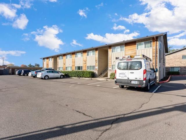 ES2275 Eagle Rock Apartments