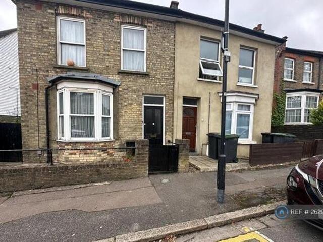 Ewart Grove, London, 2 Bedroom Flat